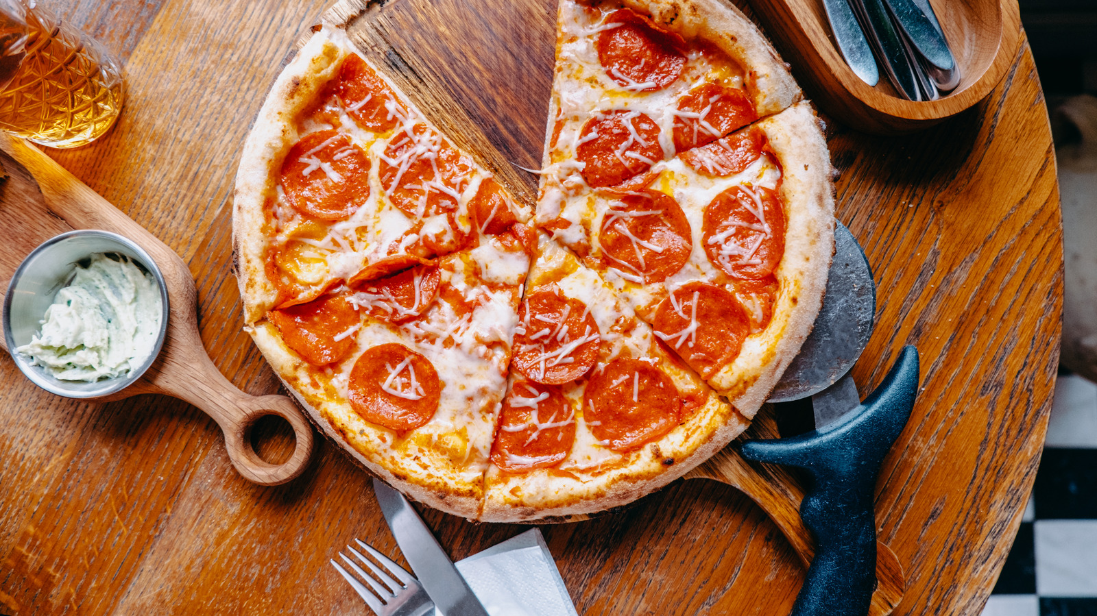 A Popular Fast-Food Pizza Chain Is Closing Locations And The Reason ...