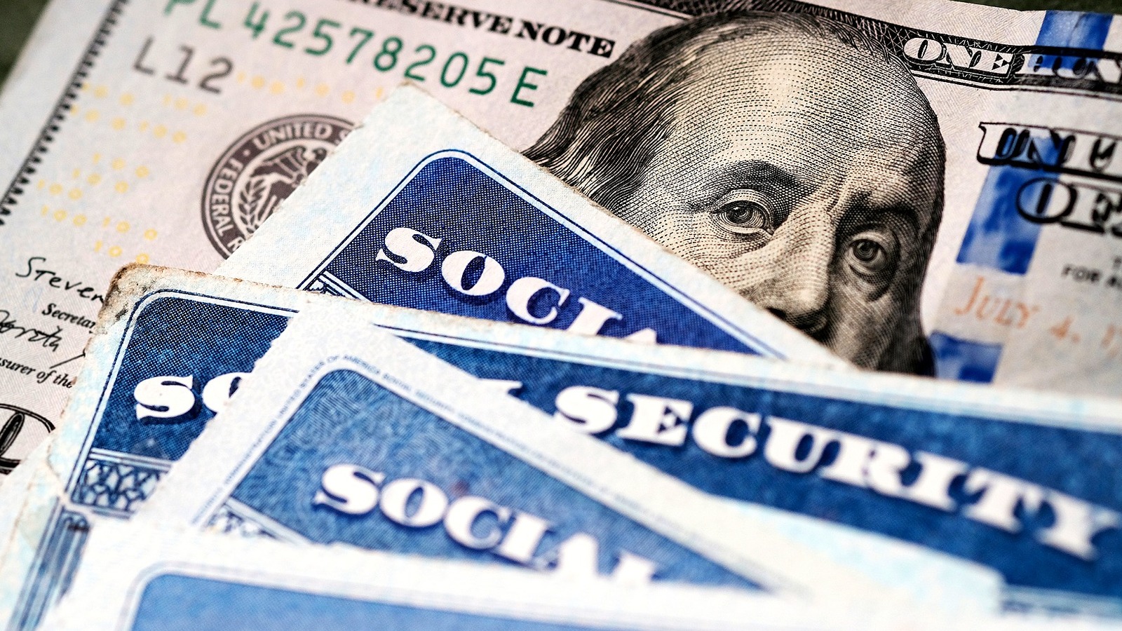 Can You Qualify For Your Spouse's Social Security Benefits If They Die?