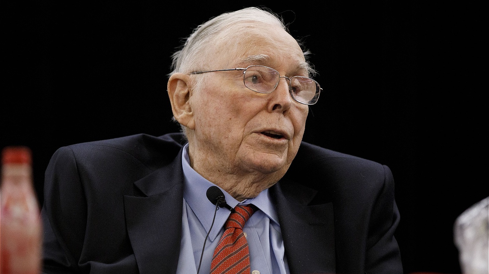 Charlie Munger Dies Warren Buffetts Partner Dead At 99
