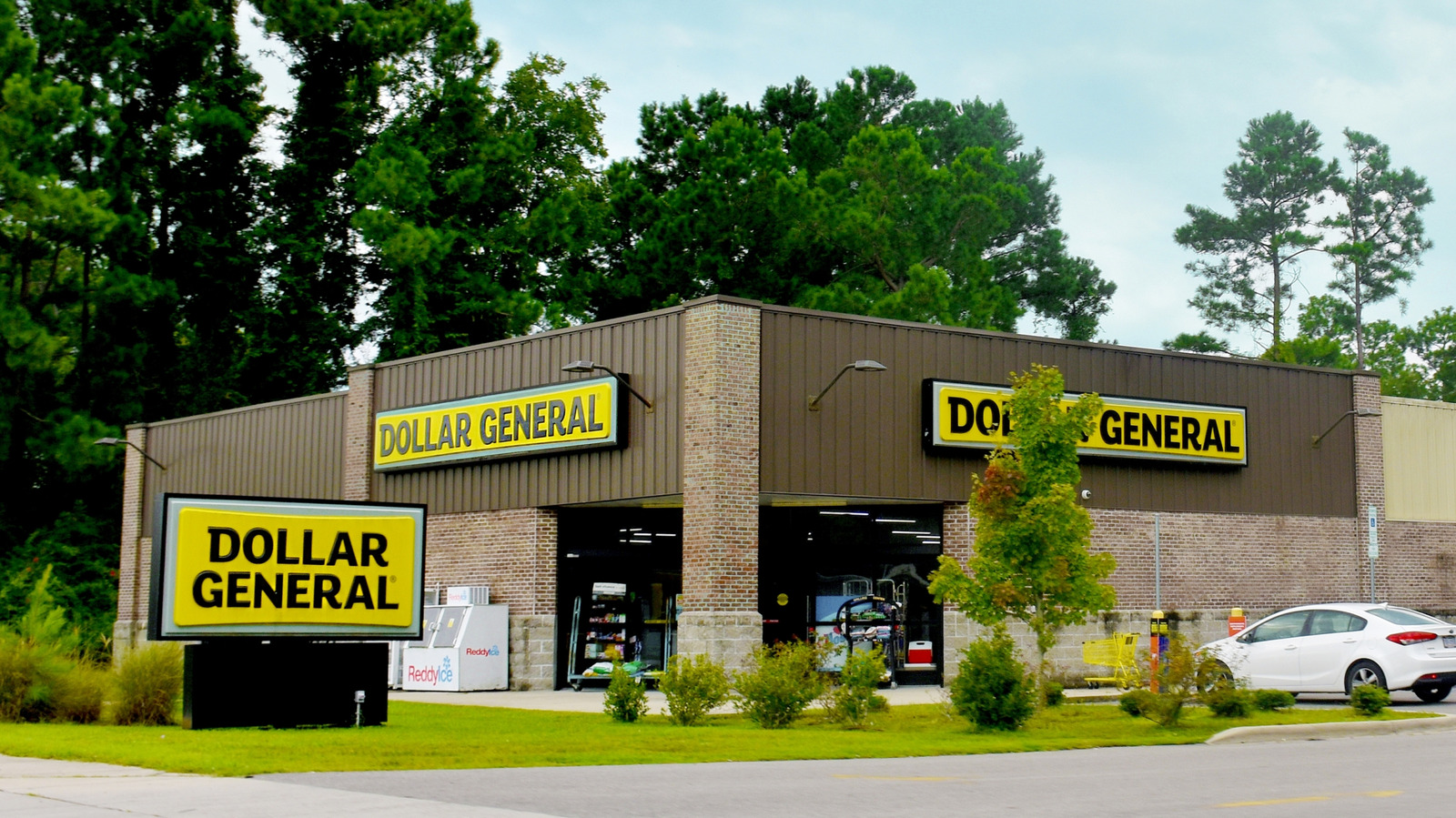 Dollar General Is Shuttering 100 Stores—but There's A Catch