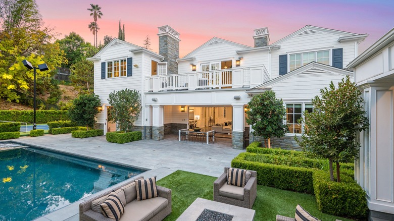 If Your Net Worth Is Above This Number, You're In The Top 2%