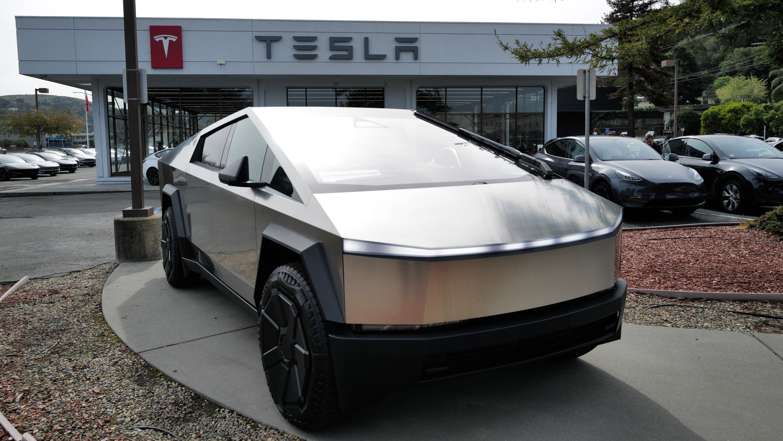 People Are Selling Their Tesla Cars And The Numbers Aren't Pretty