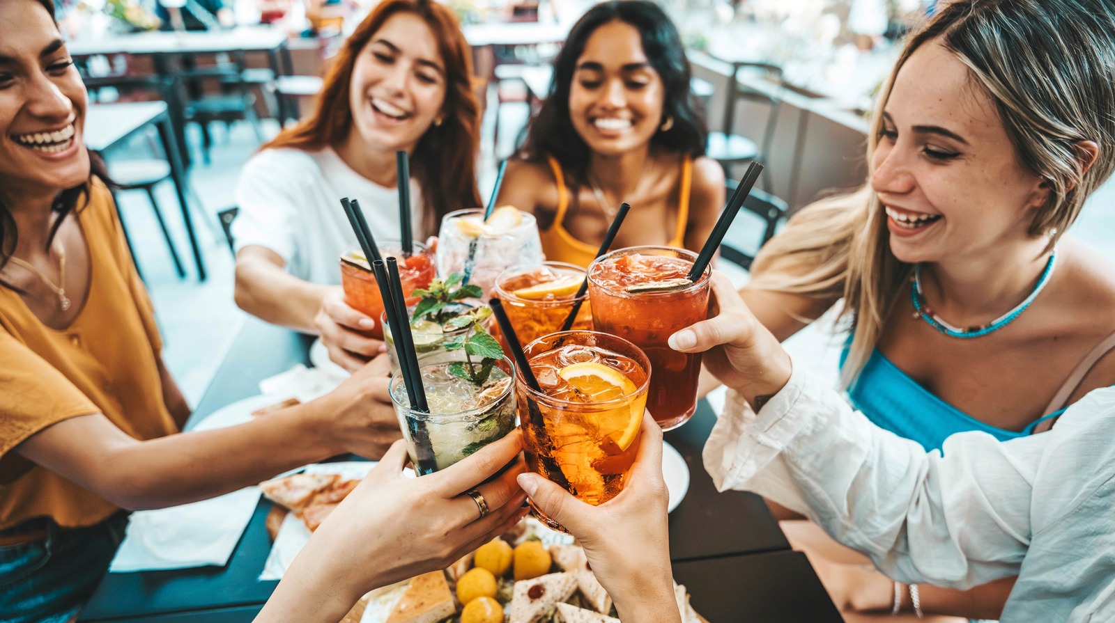Popular Restaurant Chains With Happy Hours That Can Save You Money