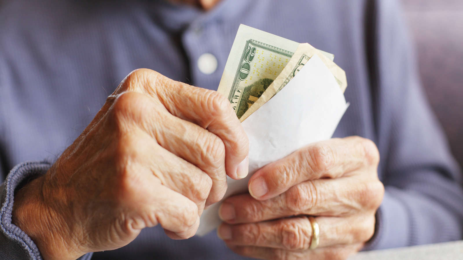 The Heartwarming Story Of A Granddaughter Helping Her 86-Year-Old ...