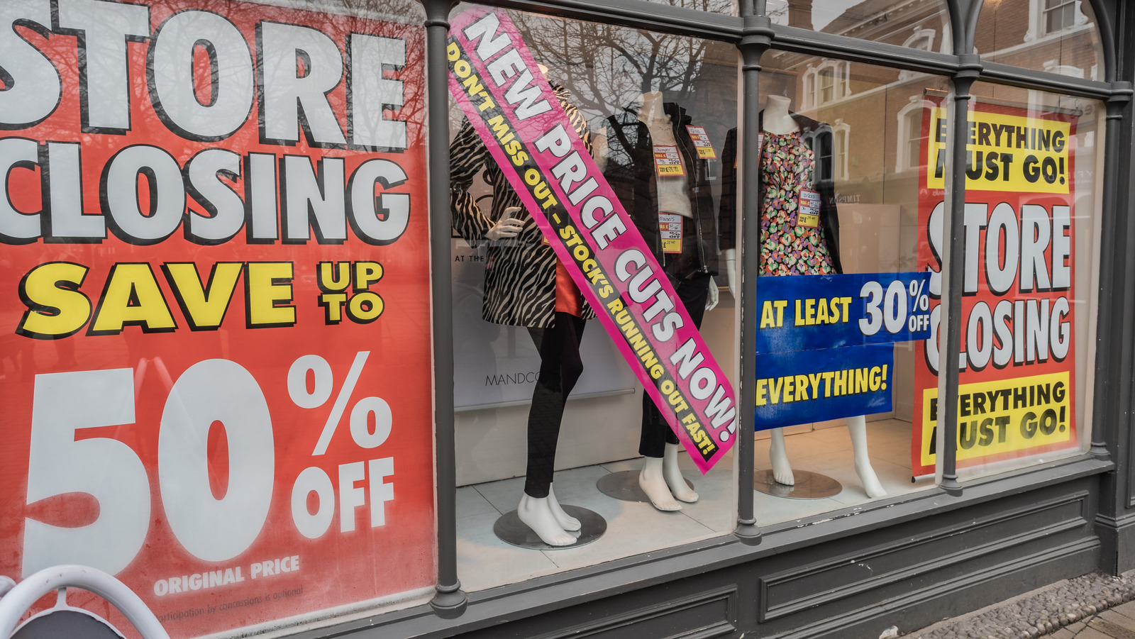 This Iconic 90s Retail Chain Is Closing Over 400 Stores Worldwide And ...